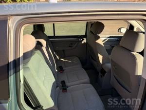 Pelēks Volkswagen Touran 2004 Liepāja, ar dzinēja tilpumu 2.00 L un nobraukumu 336 tūkst. km par 1799 €, foto 8 vietnē AUTOMOTO.COM.LV