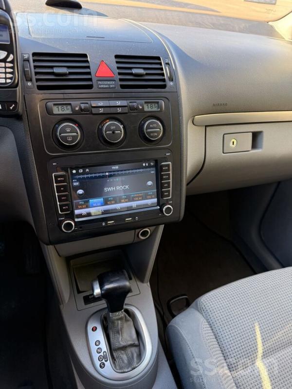 Pelēks Volkswagen Touran 2004 Liepāja, ar dzinēja tilpumu 2.00 L un nobraukumu 336 tūkst. km par 1799 €, foto 10 vietnē AUTOMOTO.COM.LV