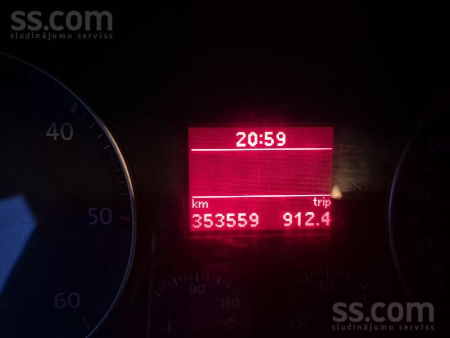 Pelēks Volkswagen Touran 2004 Daugavpils, ar dzinēja tilpumu 2.00 L un nobraukumu 354 tūkst. km par 550 €, foto 6 vietnē AUTOMOTO.COM.LV