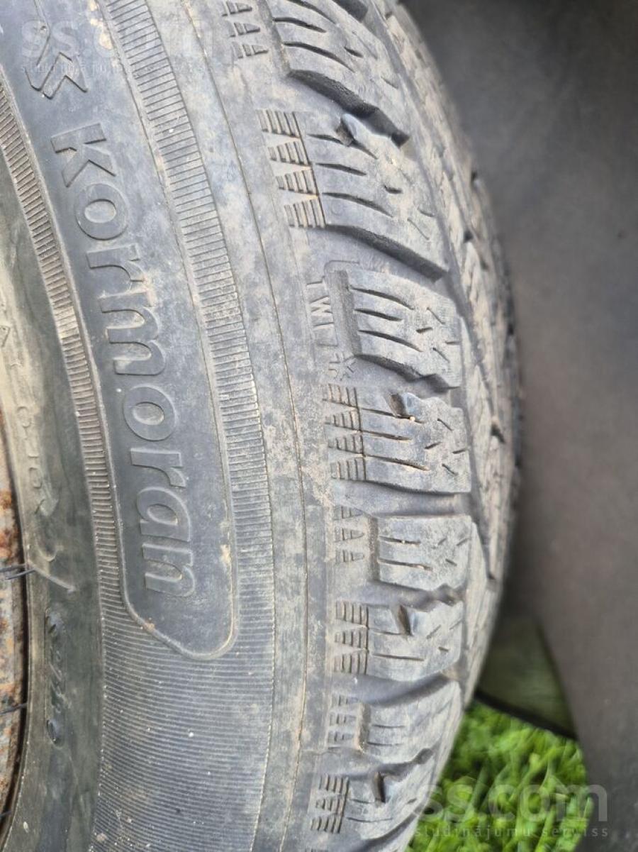 Pelēks Volkswagen Touran 2004 Daugavpils, ar dzinēja tilpumu 2.00 L un nobraukumu 354 tūkst. km par 550 €, foto 7 vietnē AUTOMOTO.COM.LV