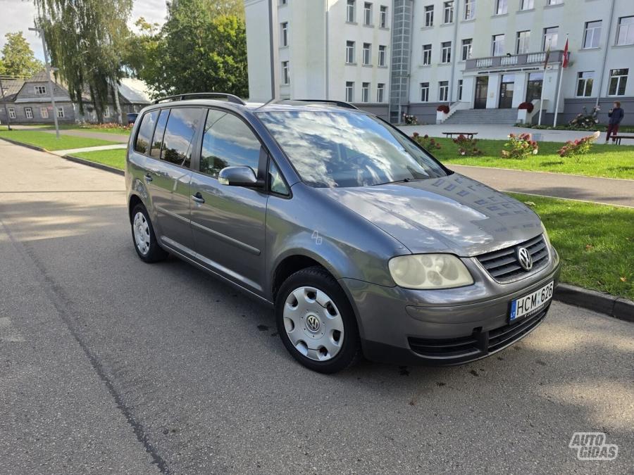 Pelēks Volkswagen Touran 2004 Jurbarkas, ar dzinēja tilpumu 2.00 L un nobraukumu 248 tūkst. km par 1000 €, foto 1 vietnē AUTOMOTO.COM.LV