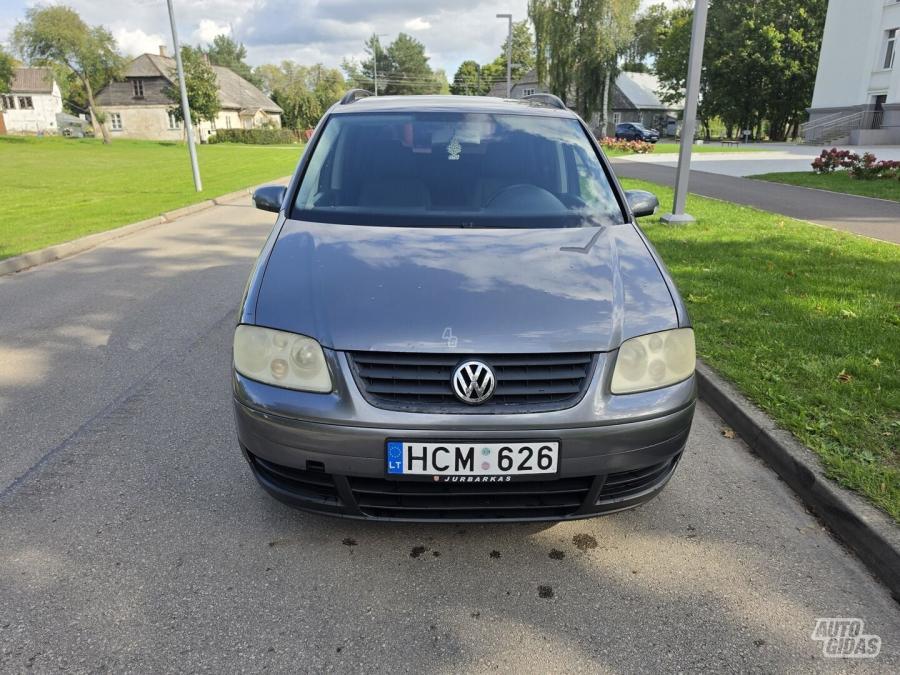 Pelēks Volkswagen Touran 2004 Jurbarkas, ar dzinēja tilpumu 2.00 L un nobraukumu 248 tūkst. km par 1000 €, foto 7 vietnē AUTOMOTO.COM.LV