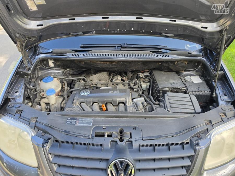 Pelēks Volkswagen Touran 2004 Jurbarkas, ar dzinēja tilpumu 2.00 L un nobraukumu 248 tūkst. km par 1000 €, foto 11 vietnē AUTOMOTO.COM.LV