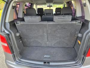Pelēks Volkswagen Touran 2004 Jurbarkas, ar dzinēja tilpumu 2.00 L un nobraukumu 248 tūkst. km par 1000 €, foto 12 vietnē AUTOMOTO.COM.LV