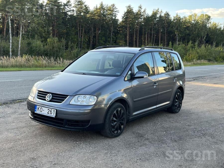 Pelēks Volkswagen Touran 2004 Daugavpils, ar dzinēja tilpumu 1.90 L un nobraukumu 317 tūkst. km par 1700 €, foto 1 vietnē AUTOMOTO.COM.LV