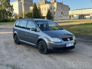 Pelēks Volkswagen Touran 2004 Daugavpils, ar dzinēja tilpumu 1.90 L un nobraukumu 317 tūkst. km par 1700 €, foto 3 vietnē AUTOMOTO.COM.LV