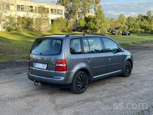 Pelēks Volkswagen Touran 2004 Daugavpils, ar dzinēja tilpumu 1.90 L un nobraukumu 317 tūkst. km par 1700 €, foto 4 vietnē AUTOMOTO.COM.LV