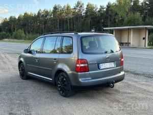 Pelēks Volkswagen Touran 2004 Daugavpils, ar dzinēja tilpumu 1.90 L un nobraukumu 317 tūkst. km par 1700 €, foto 5 vietnē AUTOMOTO.COM.LV