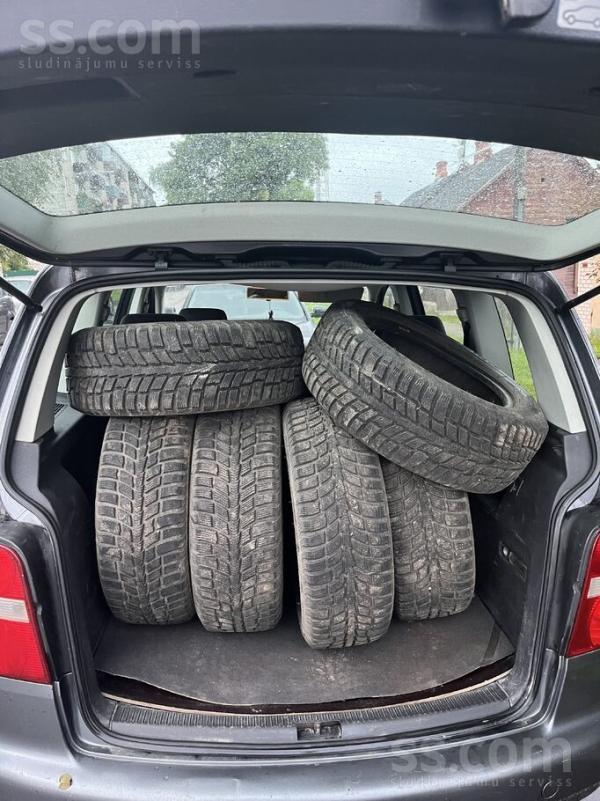 Grey Volkswagen Touran 2004 in Daugavpils, with an engine capacity of 1.90 L and mileage of 317 thousand km for 1550 €, photo 10 on AUTOMOTO.COM.LV