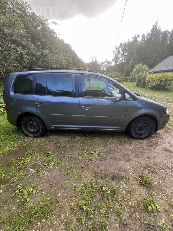 Pelēks Volkswagen Touran 2004 Dobele, ar dzinēja tilpumu 1.90 L un nobraukumu 305 tūkst. km par 690 €, foto 3 vietnē AUTOMOTO.COM.LV