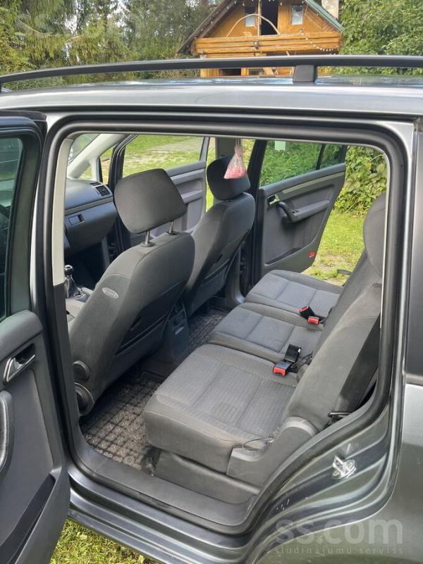 Pelēks Volkswagen Touran 2004 Dobele, ar dzinēja tilpumu 1.90 L un nobraukumu 305 tūkst. km par 690 €, foto 9 vietnē AUTOMOTO.COM.LV
