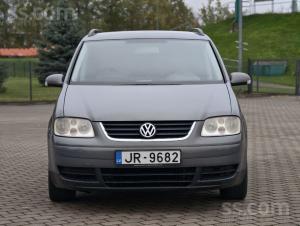 Grey Volkswagen Touran 2004 in Riga, with an engine capacity of 1.90 L and mileage of 429 thousand km for 2500 €, photo 4 on AUTOMOTO.COM.LV