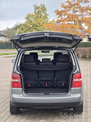 Grey Volkswagen Touran 2004 in Riga, with an engine capacity of 1.90 L and mileage of 429 thousand km for 2500 €, photo 6 on AUTOMOTO.COM.LV