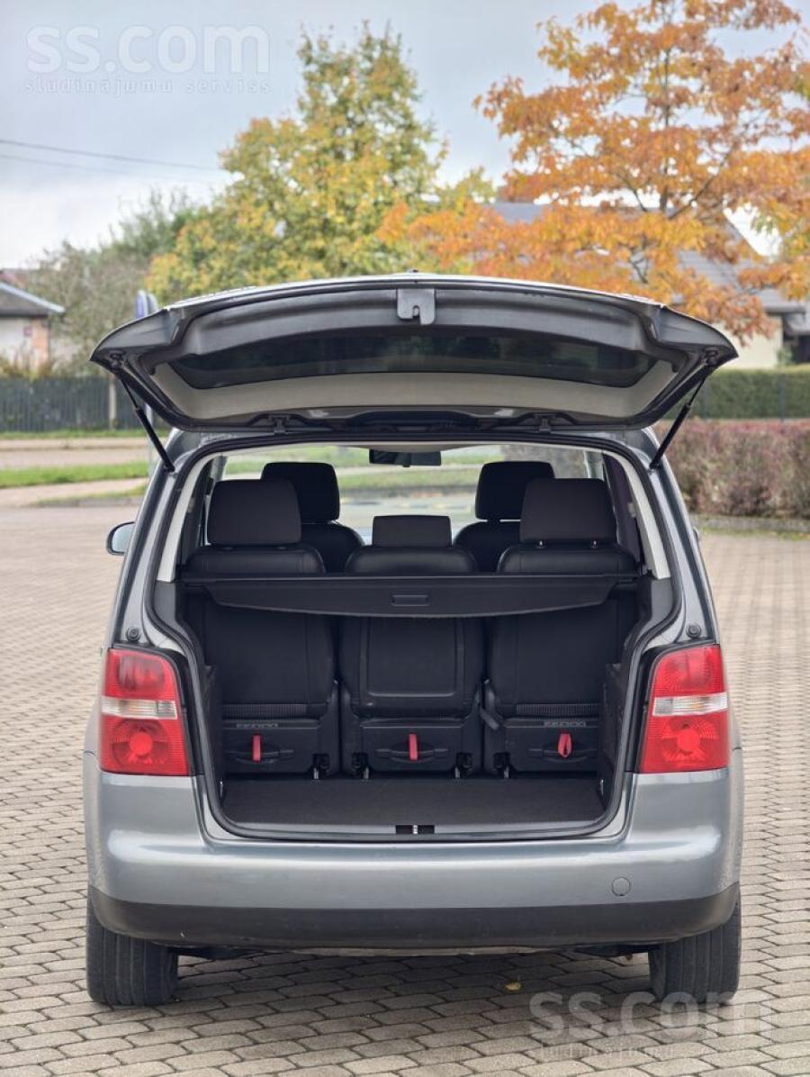 Grey Volkswagen Touran 2004 in Riga, with an engine capacity of 1.90 L and mileage of 429 thousand km for 2500 €, photo 6 on AUTOMOTO.COM.LV