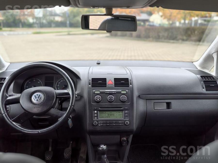 Grey Volkswagen Touran 2004 in Riga, with an engine capacity of 1.90 L and mileage of 429 thousand km for 2500 €, photo 8 on AUTOMOTO.COM.LV