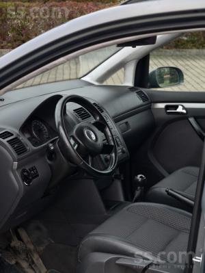 Grey Volkswagen Touran 2004 in Riga, with an engine capacity of 1.90 L and mileage of 429 thousand km for 2500 €, photo 10 on AUTOMOTO.COM.LV