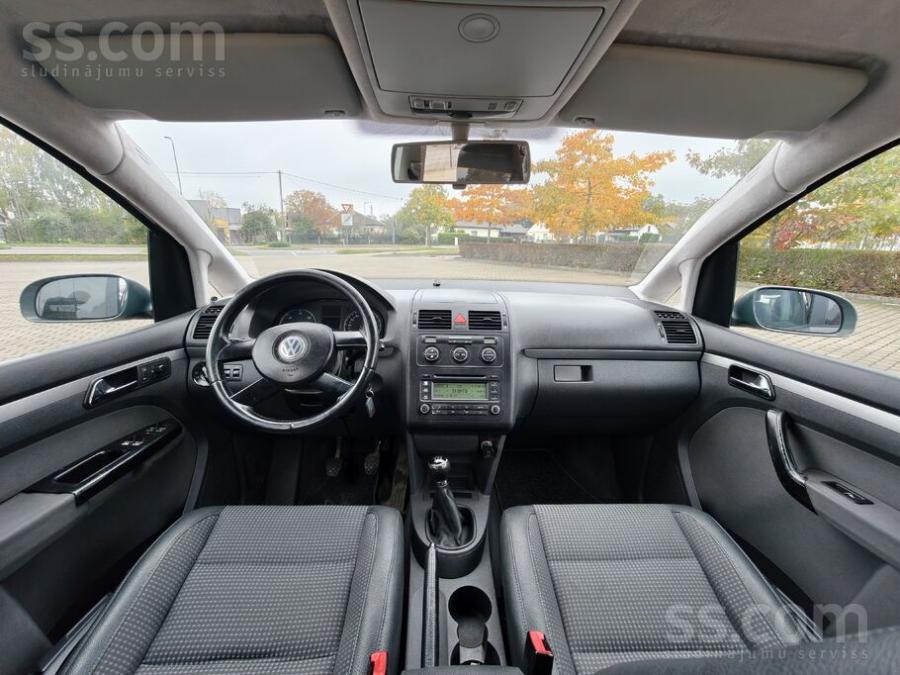 Grey Volkswagen Touran 2004 in Riga, with an engine capacity of 1.90 L and mileage of 429 thousand km for 2500 €, photo 12 on AUTOMOTO.COM.LV