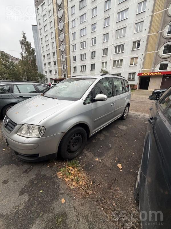 Pelēks Volkswagen Touran 2004 Rīga, ar dzinēja tilpumu 2.00 L un nobraukumu 238 tūkst. km par 550 €, foto 1 vietnē AUTOMOTO.COM.LV