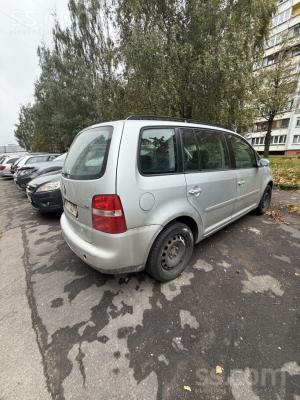 Pelēks Volkswagen Touran 2004 Rīga, ar dzinēja tilpumu 2.00 L un nobraukumu 238 tūkst. km par 550 €, foto 4 vietnē AUTOMOTO.COM.LV