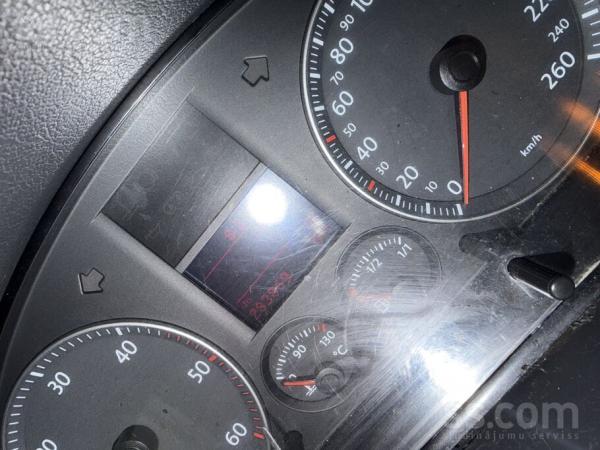 Pelēks Volkswagen Touran 2004 Rīga, ar dzinēja tilpumu 2.00 L un nobraukumu 238 tūkst. km par 550 €, foto 6 vietnē AUTOMOTO.COM.LV