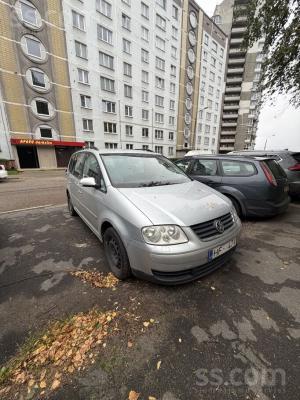 Pelēks Volkswagen Touran 2004 Rīga, ar dzinēja tilpumu 2.00 L un nobraukumu 238 tūkst. km par 550 €, foto 7 vietnē AUTOMOTO.COM.LV