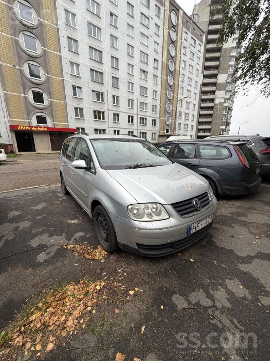Pelēks Volkswagen Touran 2004 Rīga, ar dzinēja tilpumu 2.00 L un nobraukumu 238 tūkst. km par 550 €, foto 7 vietnē AUTOMOTO.COM.LV
