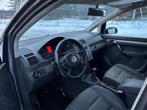 Pelēks Volkswagen Touran 2005 Viļņa, ar dzinēja tilpumu 2.00 L un nobraukumu 349 tūkst. km par 1600 €, foto 7 vietnē AUTOMOTO.COM.LV