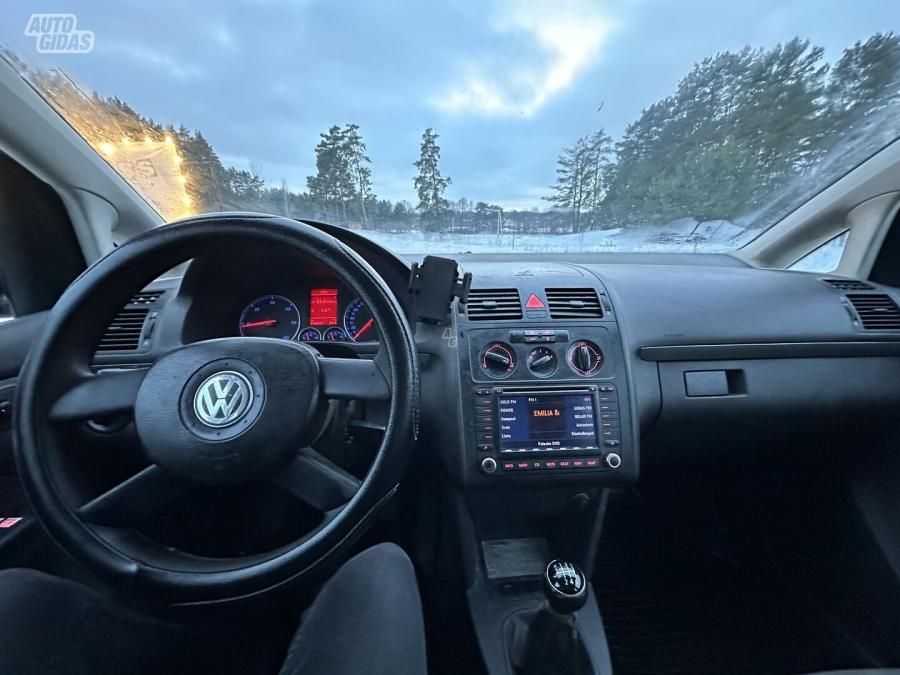 Pelēks Volkswagen Touran 2005 Viļņa, ar dzinēja tilpumu 2.00 L un nobraukumu 349 tūkst. km par 1600 €, foto 8 vietnē AUTOMOTO.COM.LV