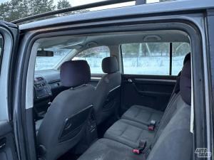 Pelēks Volkswagen Touran 2005 Viļņa, ar dzinēja tilpumu 2.00 L un nobraukumu 349 tūkst. km par 1600 €, foto 9 vietnē AUTOMOTO.COM.LV