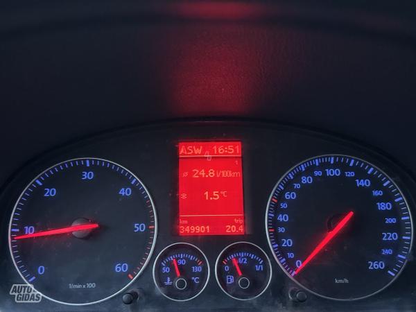 Pelēks Volkswagen Touran 2005 Viļņa, ar dzinēja tilpumu 2.00 L un nobraukumu 349 tūkst. km par 1600 €, foto 9 vietnē AUTOMOTO.COM.LV