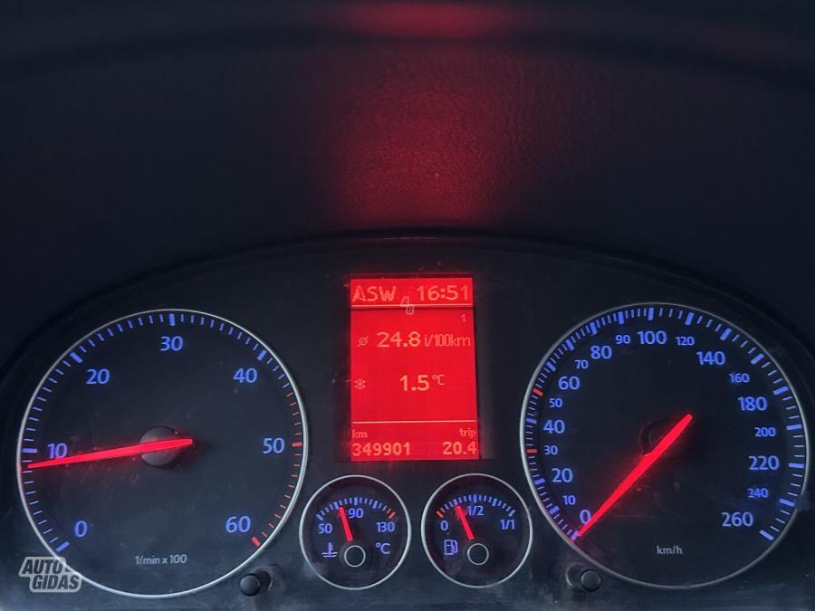Pelēks Volkswagen Touran 2005 Viļņa, ar dzinēja tilpumu 2.00 L un nobraukumu 349 tūkst. km par 1600 €, foto 10 vietnē AUTOMOTO.COM.LV