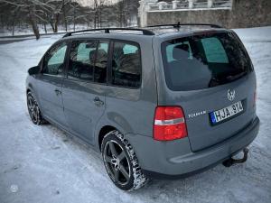Pelēks Volkswagen Touran 2005 Viļņa, ar dzinēja tilpumu 1.97 L un nobraukumu 245 tūkst. km par 1899 €, foto 7 vietnē AUTOMOTO.COM.LV
