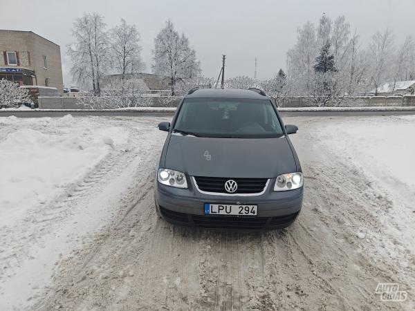 Grey Volkswagen Touran 2005 in Jonava, with an engine capacity of 2.00 L and mileage of 265 thousand km for 2100 €, photo 1 on AUTOMOTO.COM.LV