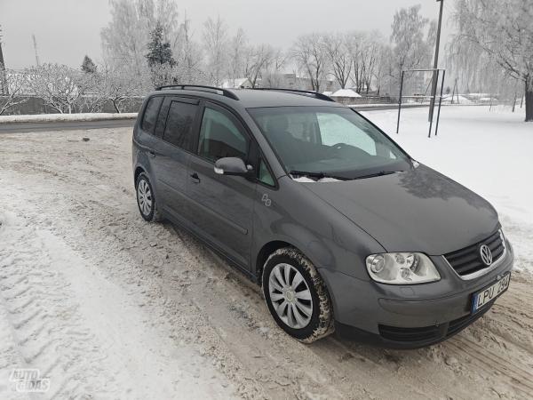 Grey Volkswagen Touran 2005 in Jonava, with an engine capacity of 2.00 L and mileage of 265 thousand km for 2100 €, photo 3 on AUTOMOTO.COM.LV