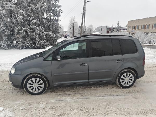 Grey Volkswagen Touran 2005 in Jonava, with an engine capacity of 2.00 L and mileage of 265 thousand km for 2100 €, photo 4 on AUTOMOTO.COM.LV