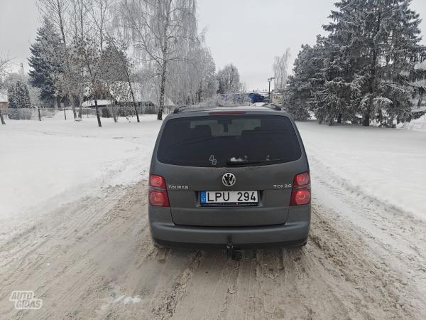 Grey Volkswagen Touran 2005 in Jonava, with an engine capacity of 2.00 L and mileage of 265 thousand km for 2100 €, photo 7 on AUTOMOTO.COM.LV