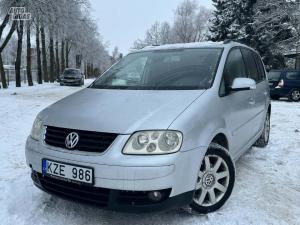 Grey Volkswagen Touran 2005 in Panevezys, with an engine capacity of 1.90 L and mileage of 400 thousand km for 1599 €, photo 2 on AUTOMOTO.COM.LV
