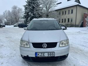 Grey Volkswagen Touran 2005 in Panevezys, with an engine capacity of 1.90 L and mileage of 400 thousand km for 1599 €, photo 3 on AUTOMOTO.COM.LV
