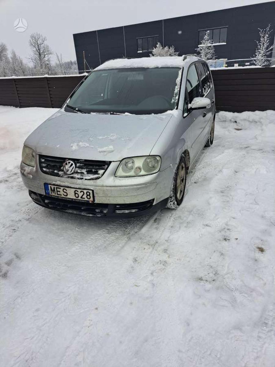 Grey Volkswagen Touran 2005 in Vilnius, with an engine capacity of 1.90 L and mileage of 326 thousand km for 600 €, photo 1 on AUTOMOTO.COM.LV