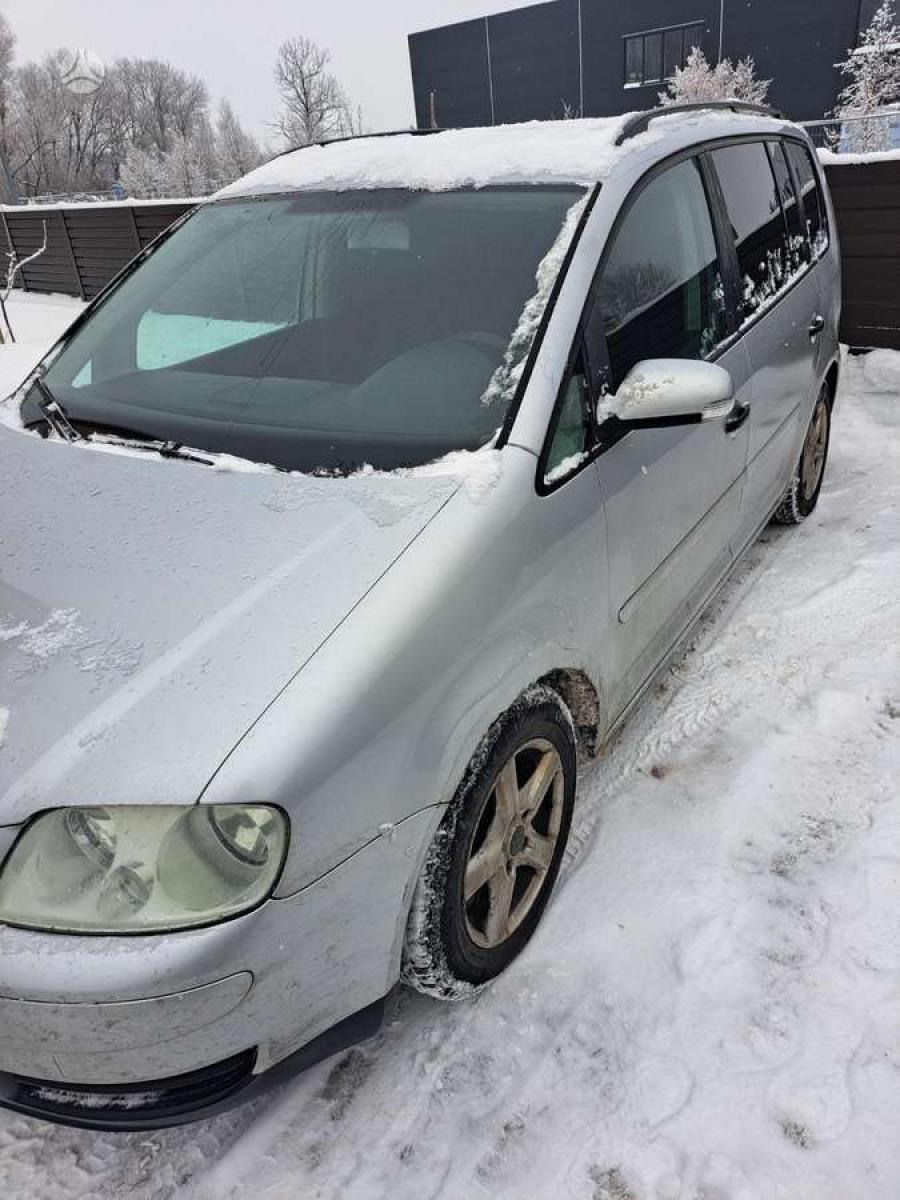 Grey Volkswagen Touran 2005 in Vilnius, with an engine capacity of 1.90 L and mileage of 326 thousand km for 600 €, photo 2 on AUTOMOTO.COM.LV