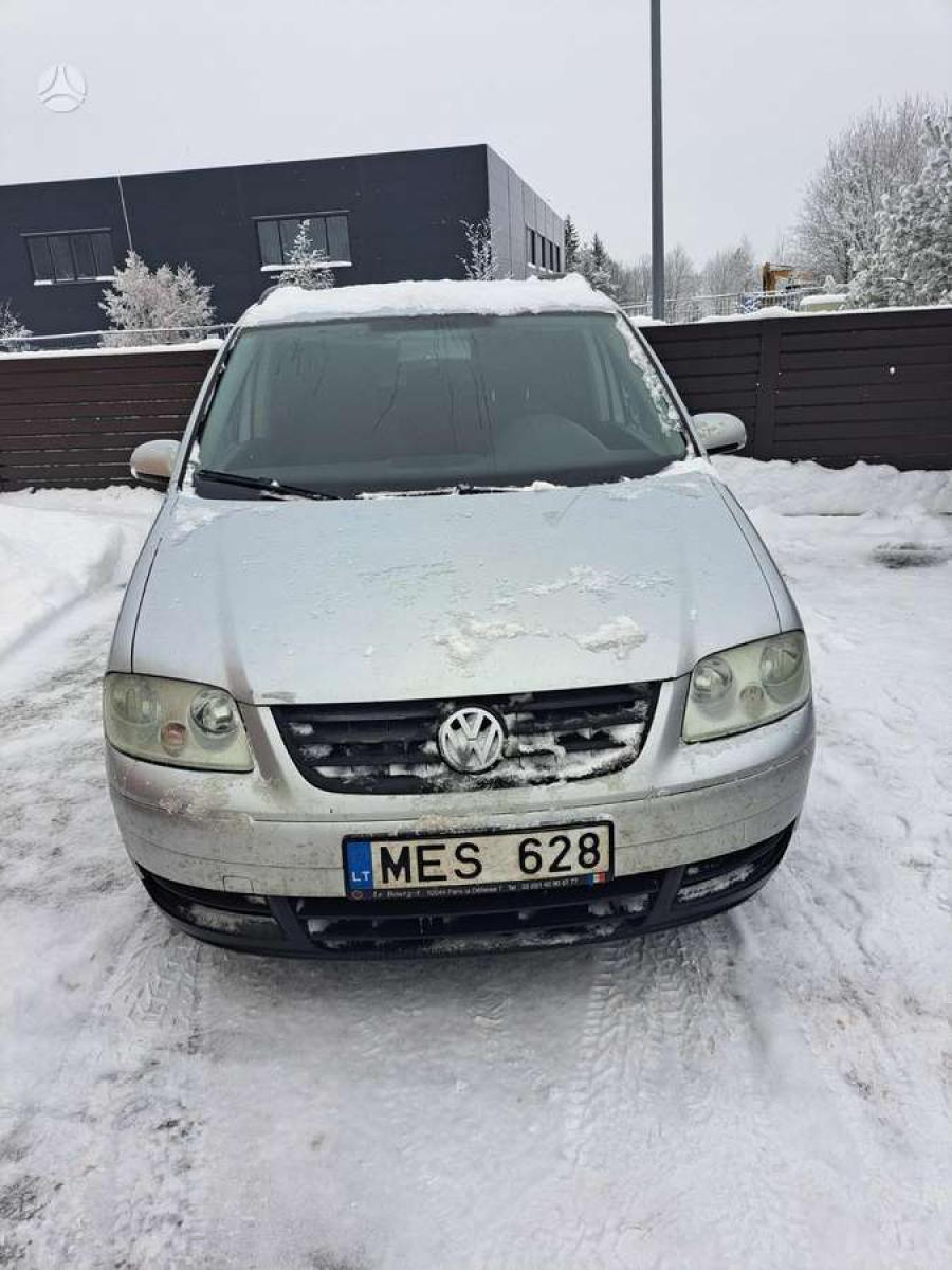 Grey Volkswagen Touran 2005 in Vilnius, with an engine capacity of 1.90 L and mileage of 326 thousand km for 600 €, photo 3 on AUTOMOTO.COM.LV