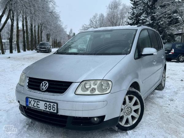 Grey Volkswagen Touran 2005 in Panevezys, with an engine capacity of 1.90 L and mileage of 400 thousand km for 1595 €, photo 2 on AUTOMOTO.COM.LV