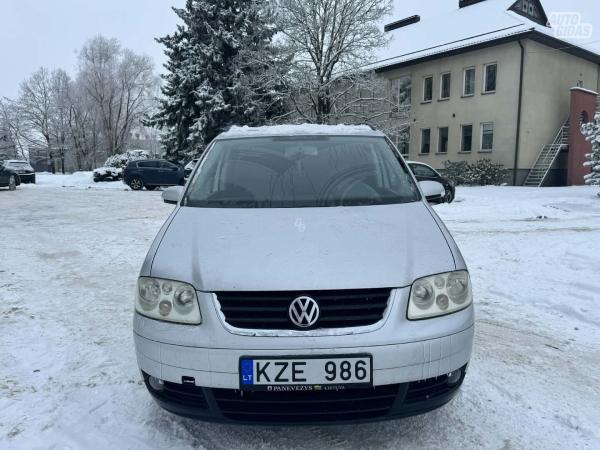 Grey Volkswagen Touran 2005 in Panevezys, with an engine capacity of 1.90 L and mileage of 400 thousand km for 1595 €, photo 3 on AUTOMOTO.COM.LV