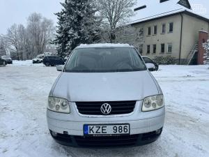 Grey Volkswagen Touran 2005 in Panevezys, with an engine capacity of 1.90 L and mileage of 400 thousand km for 1595 €, photo 3 on AUTOMOTO.COM.LV