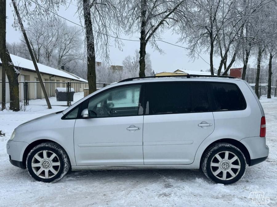 Grey Volkswagen Touran 2005 in Panevezys, with an engine capacity of 1.90 L and mileage of 400 thousand km for 1595 €, photo 7 on AUTOMOTO.COM.LV