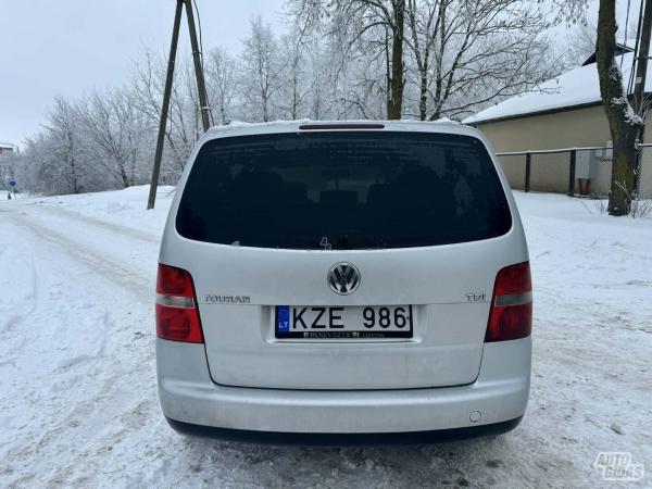 Grey Volkswagen Touran 2005 in Panevezys, with an engine capacity of 1.90 L and mileage of 400 thousand km for 1595 €, photo 9 on AUTOMOTO.COM.LV