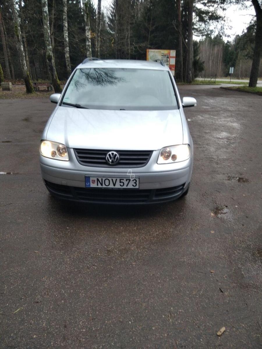 Grey Volkswagen Touran 2005 in Taurage, with an engine capacity of 1.90 L and mileage of 272 thousand km for 2400 €, photo 2 on AUTOMOTO.COM.LV