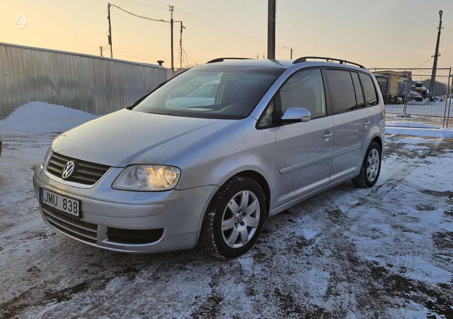Pelēks Volkswagen Touran 2005 Kauņa, ar dzinēja tilpumu 1.90 L un nobraukumu 351 tūkst. km par 2250 €, foto 2 vietnē AUTOMOTO.COM.LV