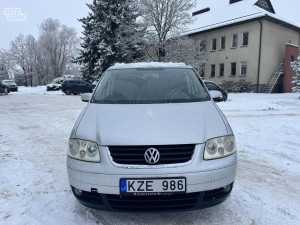 Grey Volkswagen Touran 2005 in Panevezys, with an engine capacity of 1.90 L and mileage of 400 thousand km for 1550 €, photo 3 on AUTOMOTO.COM.LV