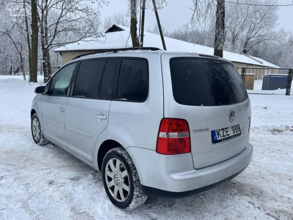 Grey Volkswagen Touran 2005 in Panevezys, with an engine capacity of 1.90 L and mileage of 400 thousand km for 1550 €, photo 8 on AUTOMOTO.COM.LV